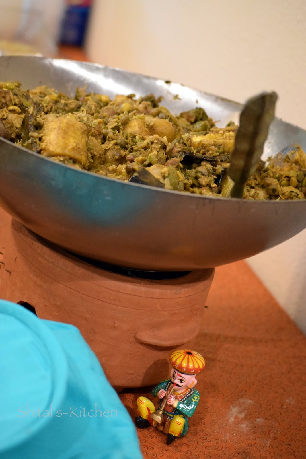 Shital's-Kitchen: Undhiyu