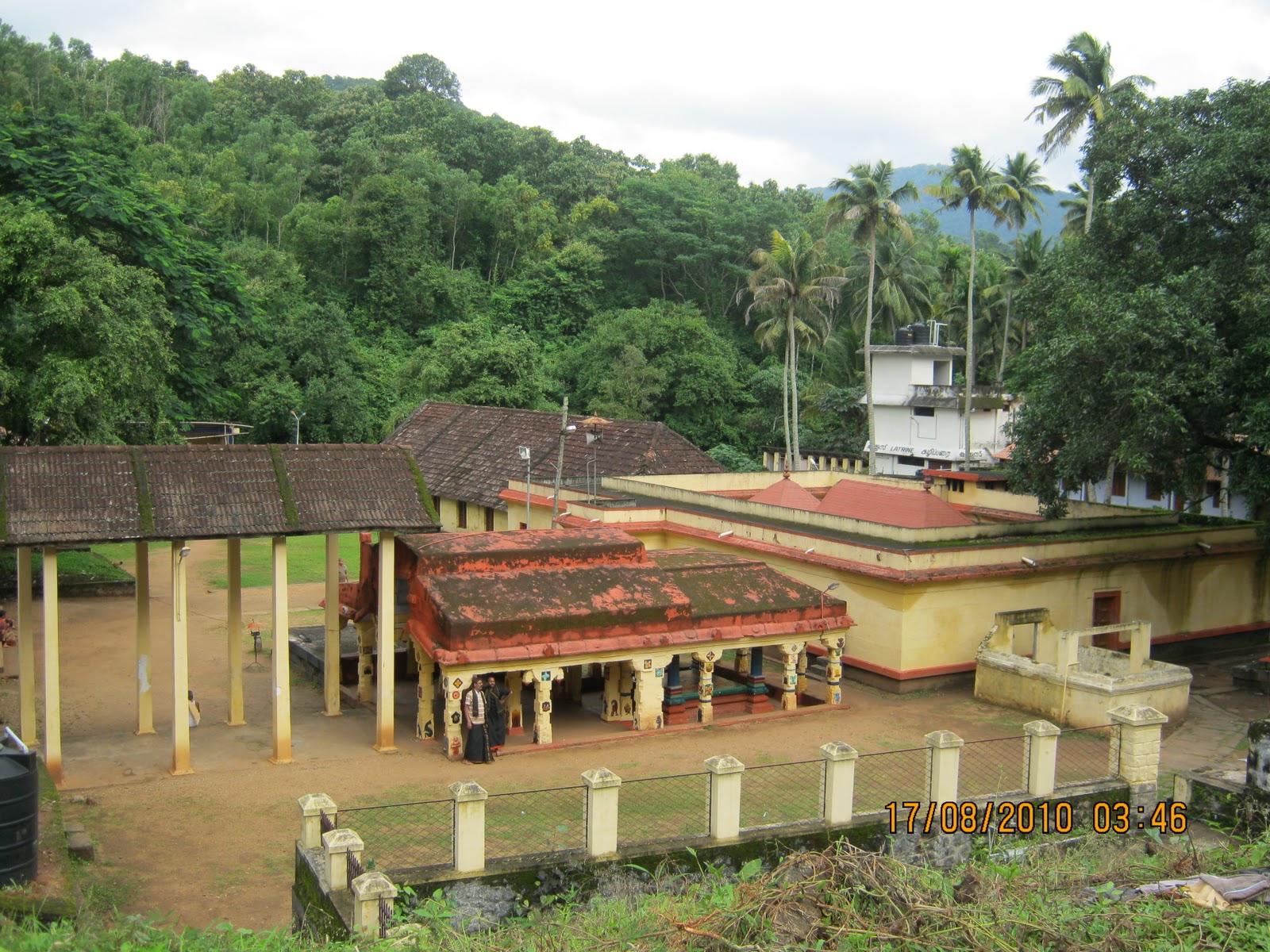 Aalaya Darshanam: Arayankavu Sri Dharmasastha Temple photos
