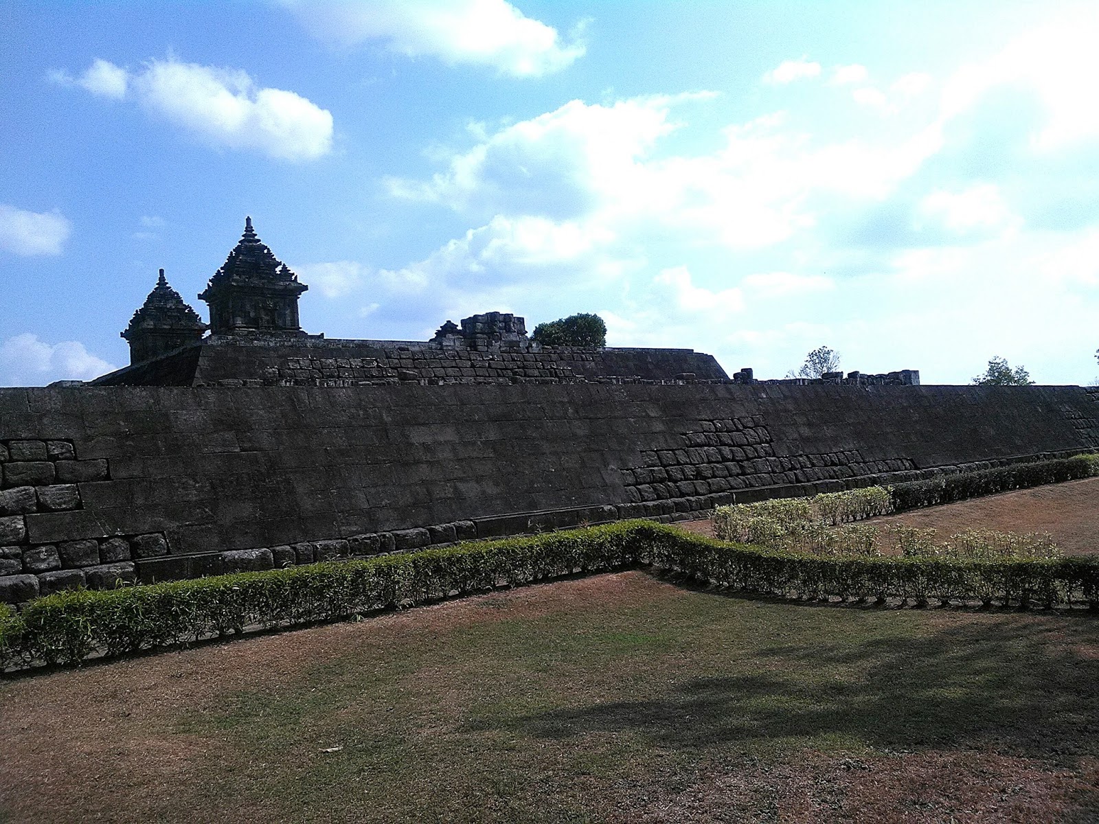 Wisata Sejarah ke Candi Barong Yogyakarta - Nisa's Wonderful Life Story