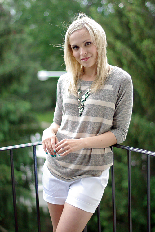 lynette marie: Short & white