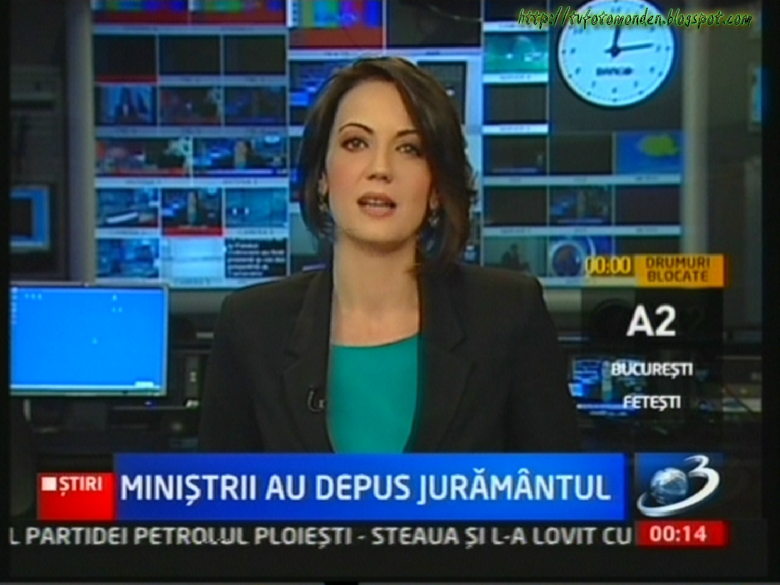 tv foto monden: Raluca Tache prezinta stirile la ora 24 pe Antena 3