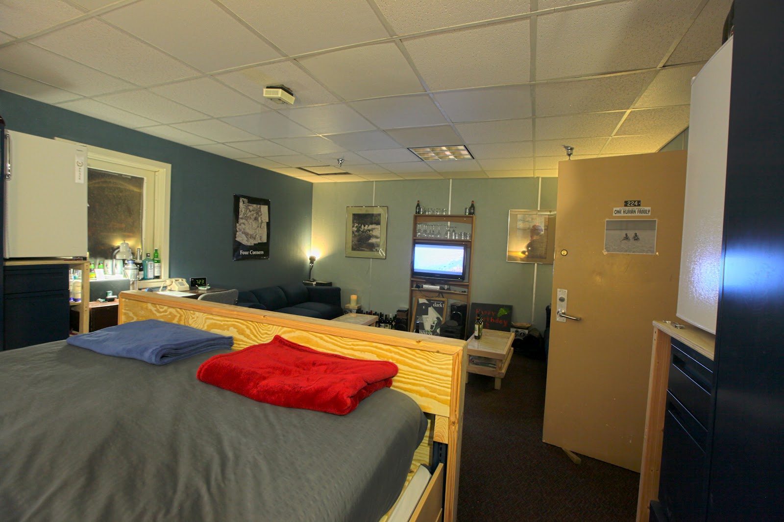 Mike on the Ice: Cool McMurdo Dorm Rooms