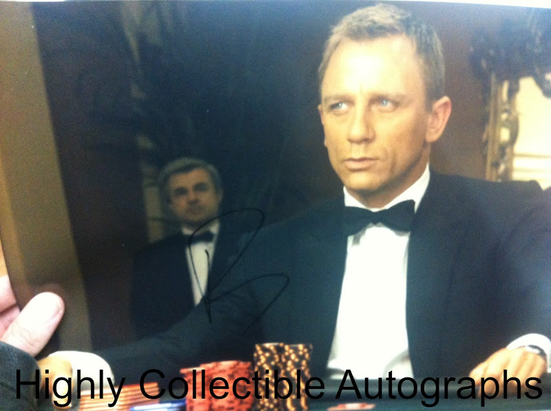 Highly Collectible Autographs: 007 Daniel Craig signs autographs for ...