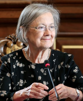 Teaching Comparative Government and Politics