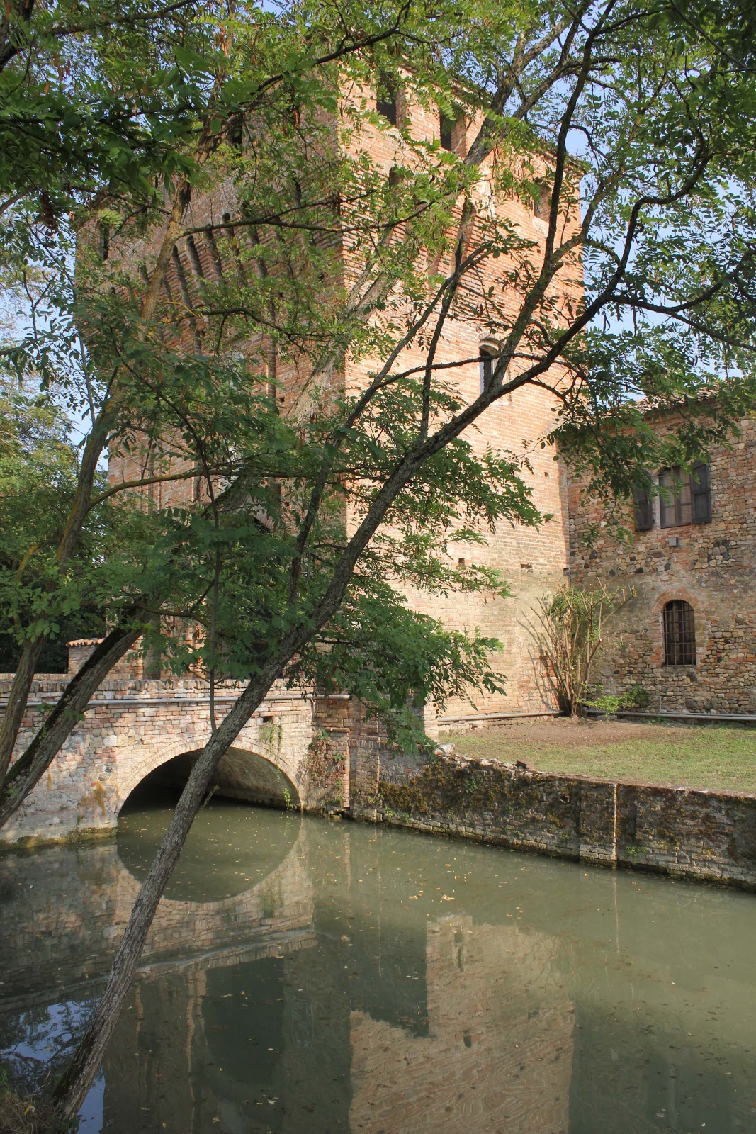 Emilia Misteriosa: MISTERIOSE PRESENZE E SIMBOLI ESOTERICI AL CASTELLO ...