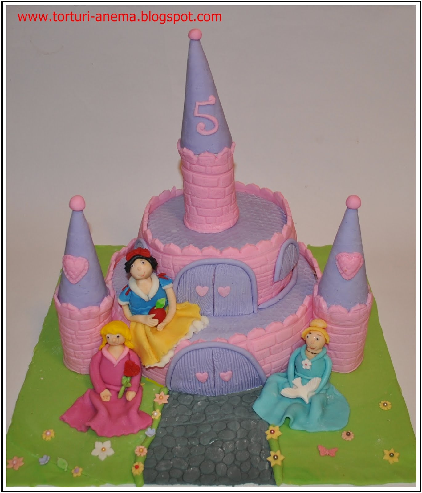 Pasiunea mea dulce...: Tort castel cu printese