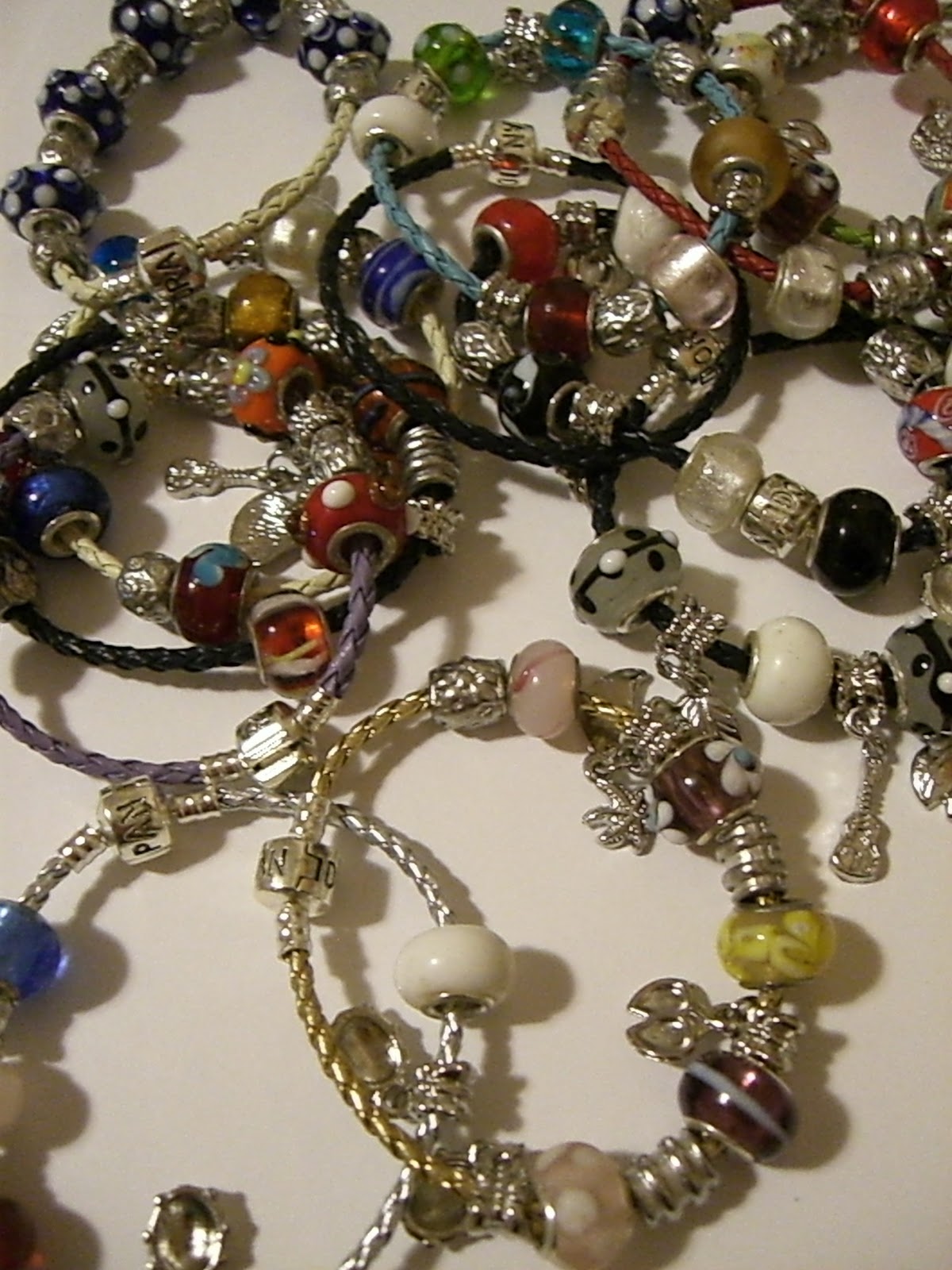 Kallis - Helens Handmade Jewellery: ***Βραχιόλια τύπου Pandora***