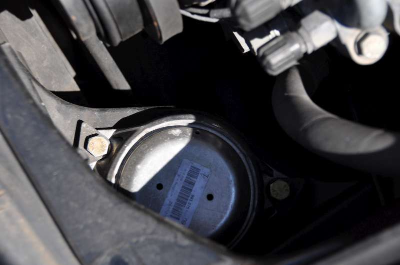 Porsche 993 C2S: Engine Bay Work