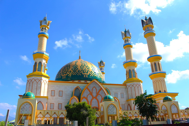 "LOMBOK SERAMBI MADINAH" dengan Kota 1000 Masjid ...