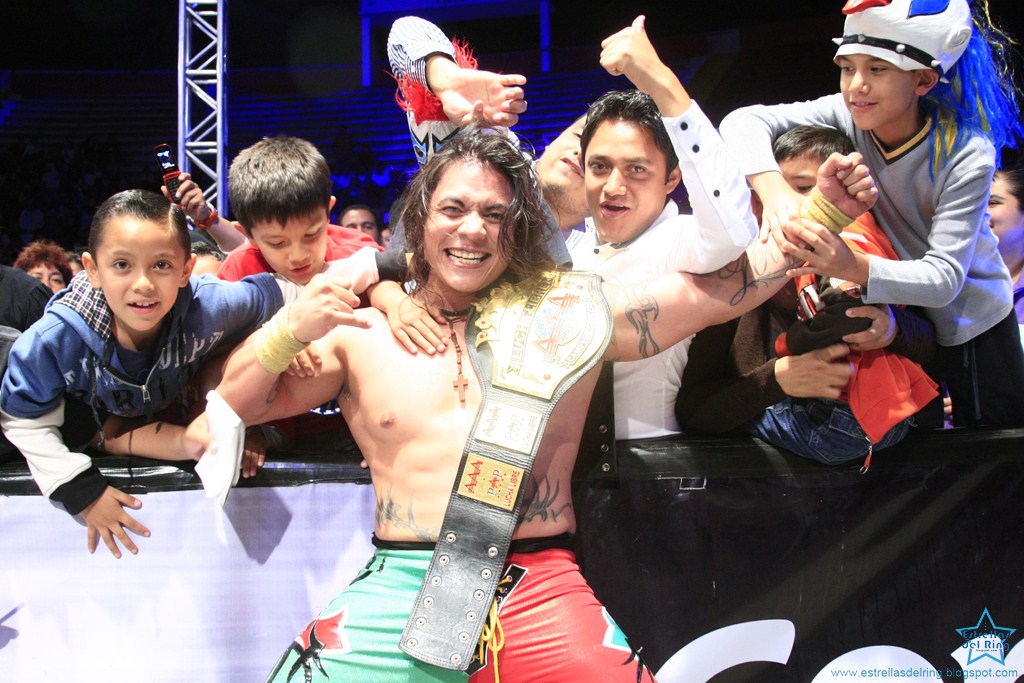ESTRELLAS DEL RING.: Noche de Campeones en AAA