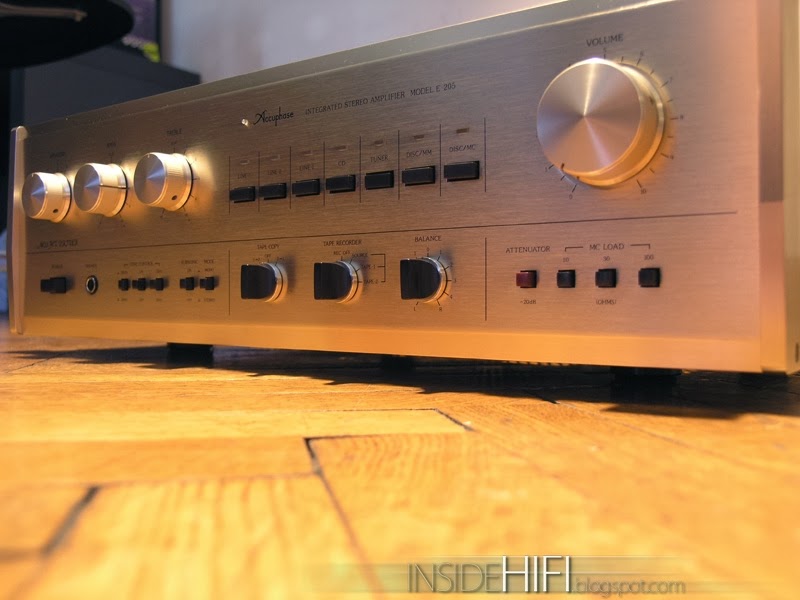 Inside Hi-Fi: Accuphase E-205 (outside only)