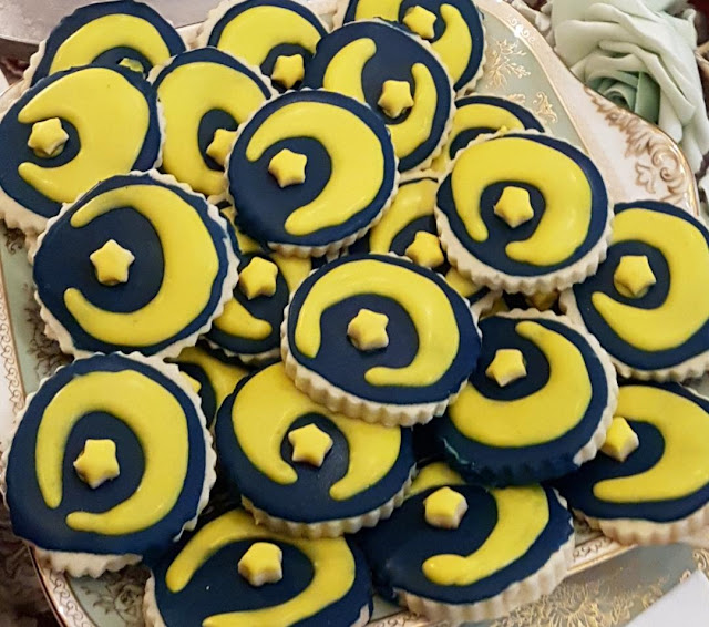 Maryam's Culinary Wonders: 1250. Royal Icing Cookies