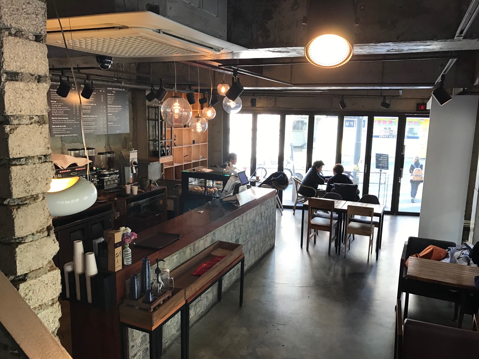 [Seoul - Hongdae] Cafe Gabie (가비애) - Modern cafe with tons of original ...