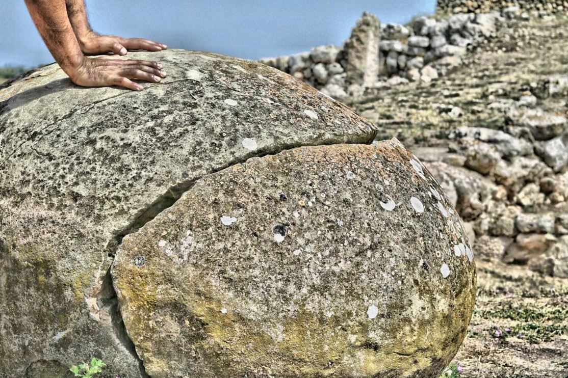 Hidden and little known places: Monte d'accoddi - Sardinian step ...