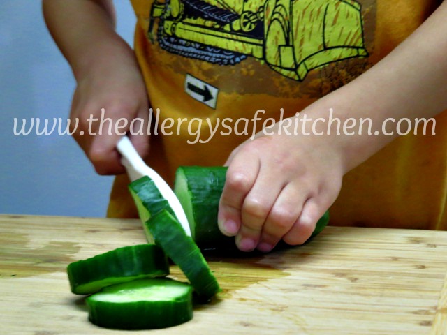 The Allergy Safe Kitchen: Knife Skills for Children - Slicing