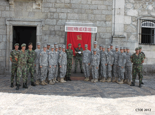 Defesa Nacional: VISITA DOS "US ARMY CADETS" AO CTOE