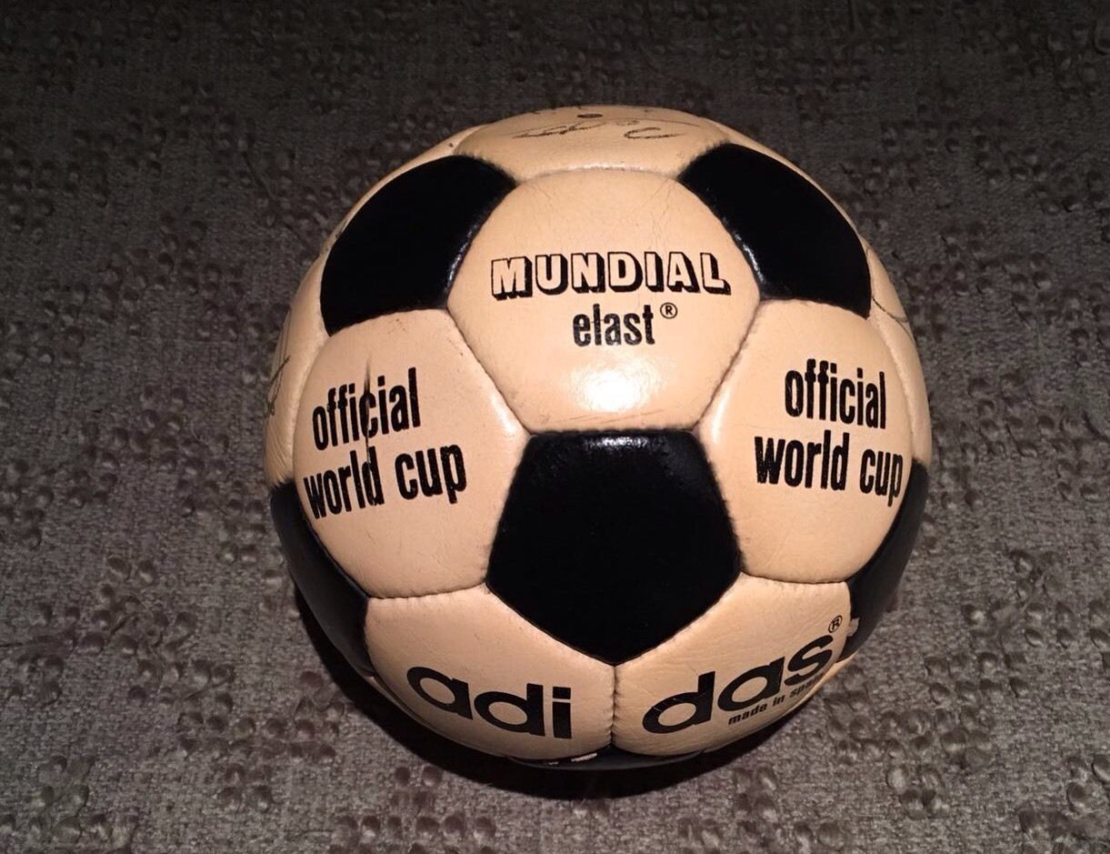 Balones de Epoca: Balón Adidas Mundial Elast. Juegos Olímpicos 1968 en ...