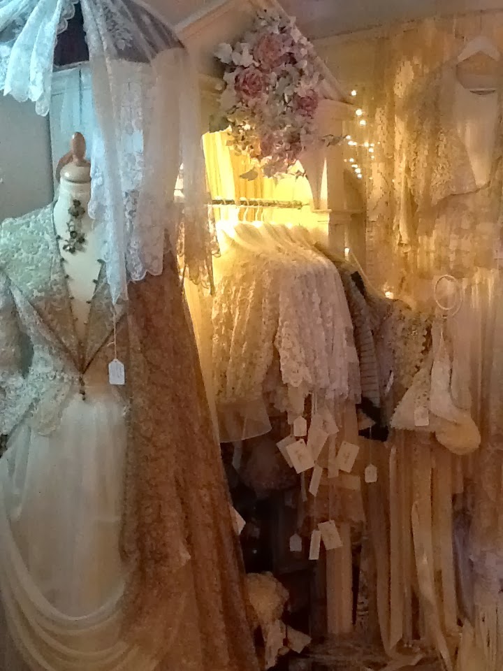 Rosemary Cathcart Antique Lace and Vintage Fashion: Sheelin Antique ...