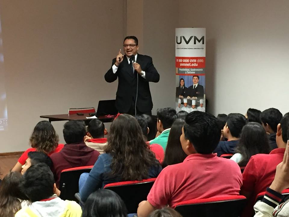 Conferencia en la Universidad del Valle de México UVM - Luis Luna León