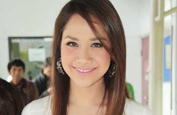 Pengen Tahu Aja: 10 Artis Indonesia Terkaya di Tahun 2012