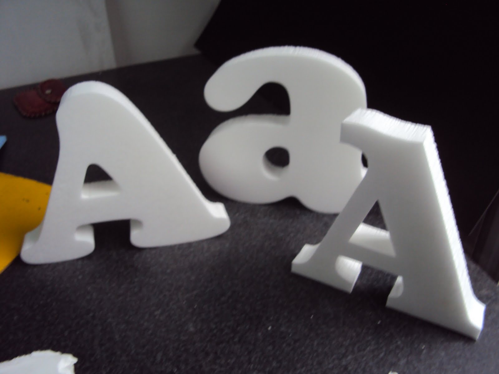 IDEAS CARTELES: LETRAS EN POLYFAN