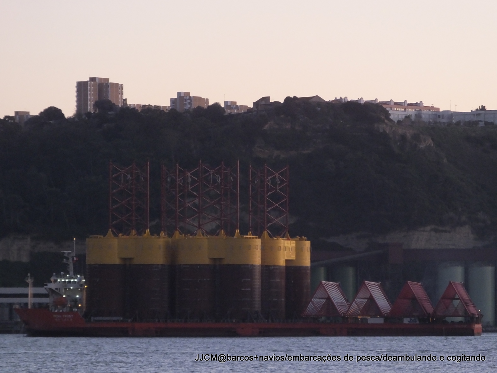 BARCOS+NAVIOS: MEGA TRUST