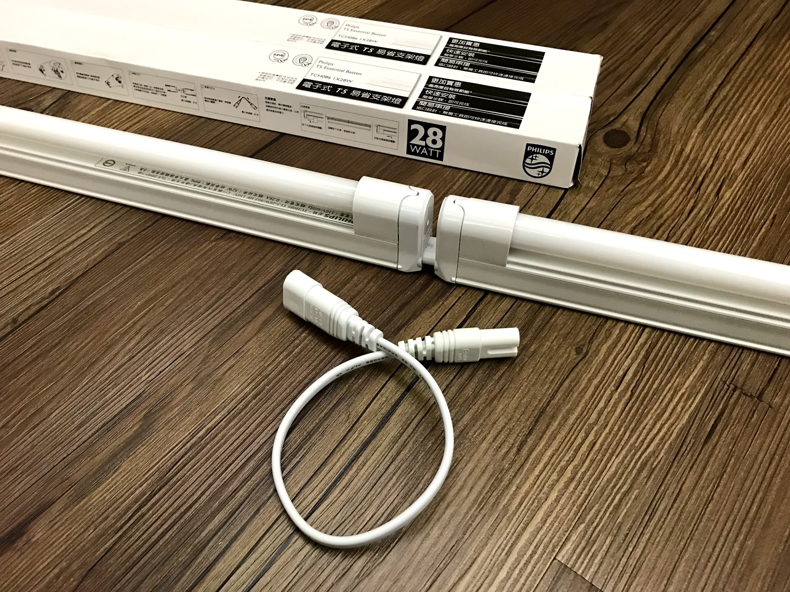 苗爸車庫: [開箱] 飛利浦 PHILIPS TCH086 T5 28W 層板燈