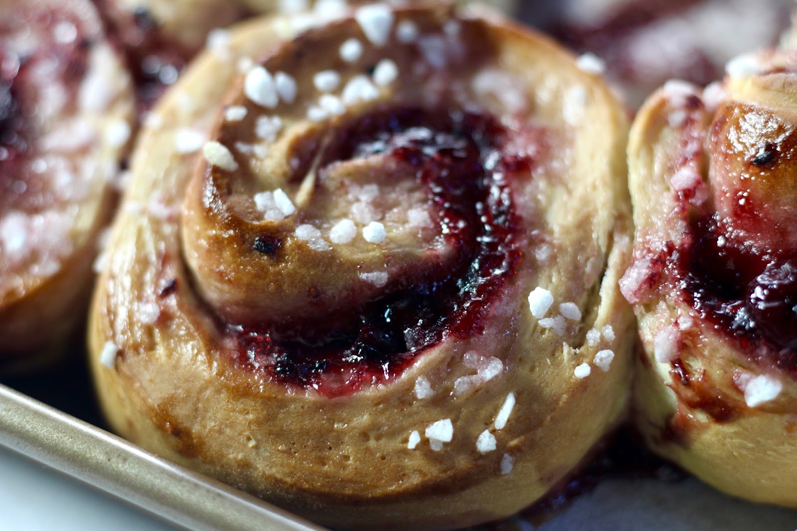 Rote Grütze Sticky Rolls – Diary of a Mad Hausfrau