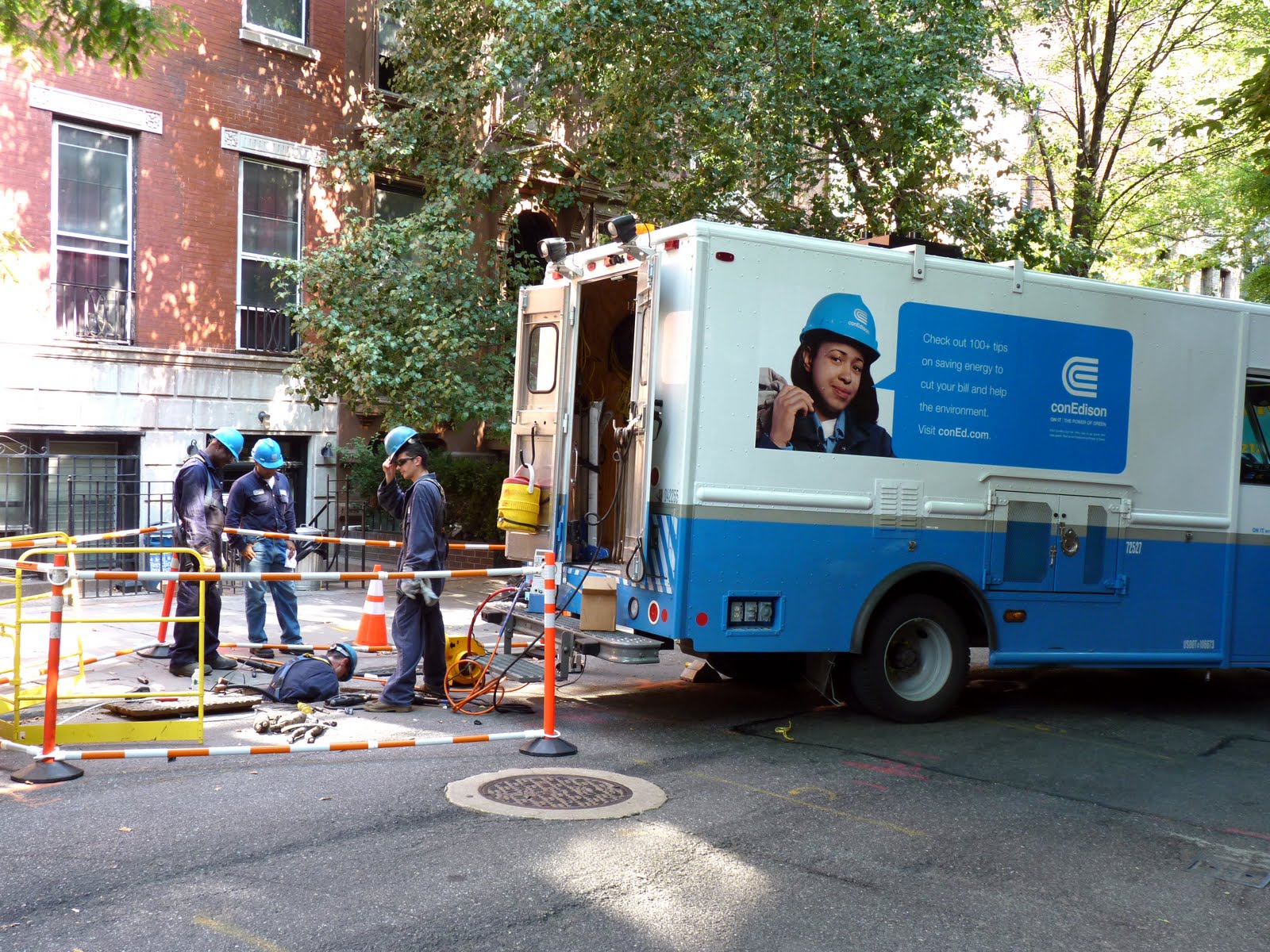 mcbrooklyn: Con Ed Locks Out 8,000 Workers, Brings Back Retired Supervisors