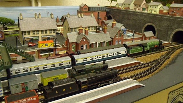 N Gauge Model Making: model card kits