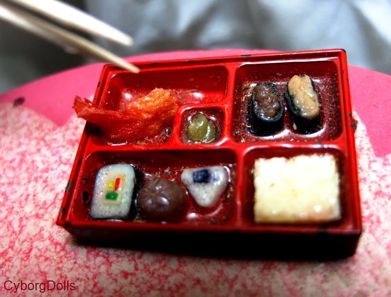 CyborgDolls: Daughters, Obento and Burgers