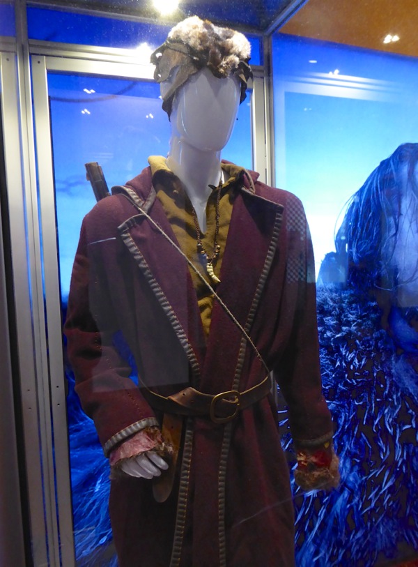 Hollywood Movie Costumes and Props: Tom Hardy and Leonardo DiCaprio ...