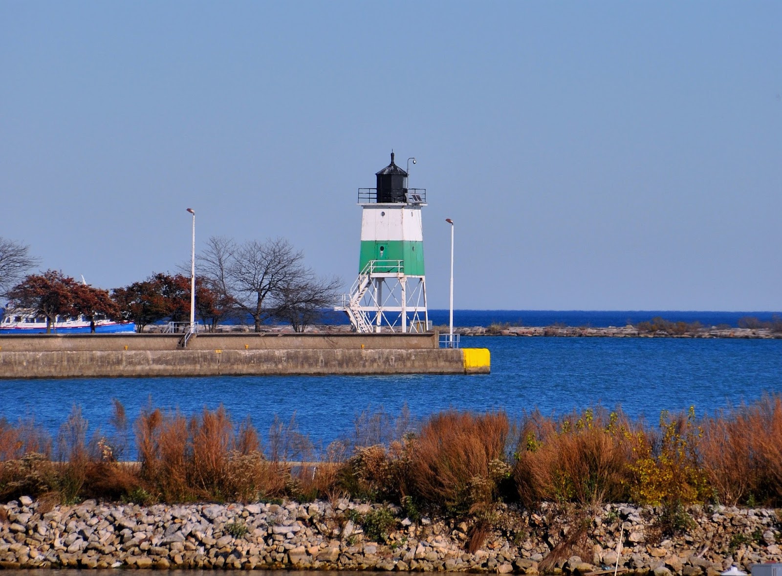 WC-LIGHTHOUSES: CHICAGO HARBOR SOUTHEAST GUIDEWALL LIGHTHOUSE-CHICAGO ...