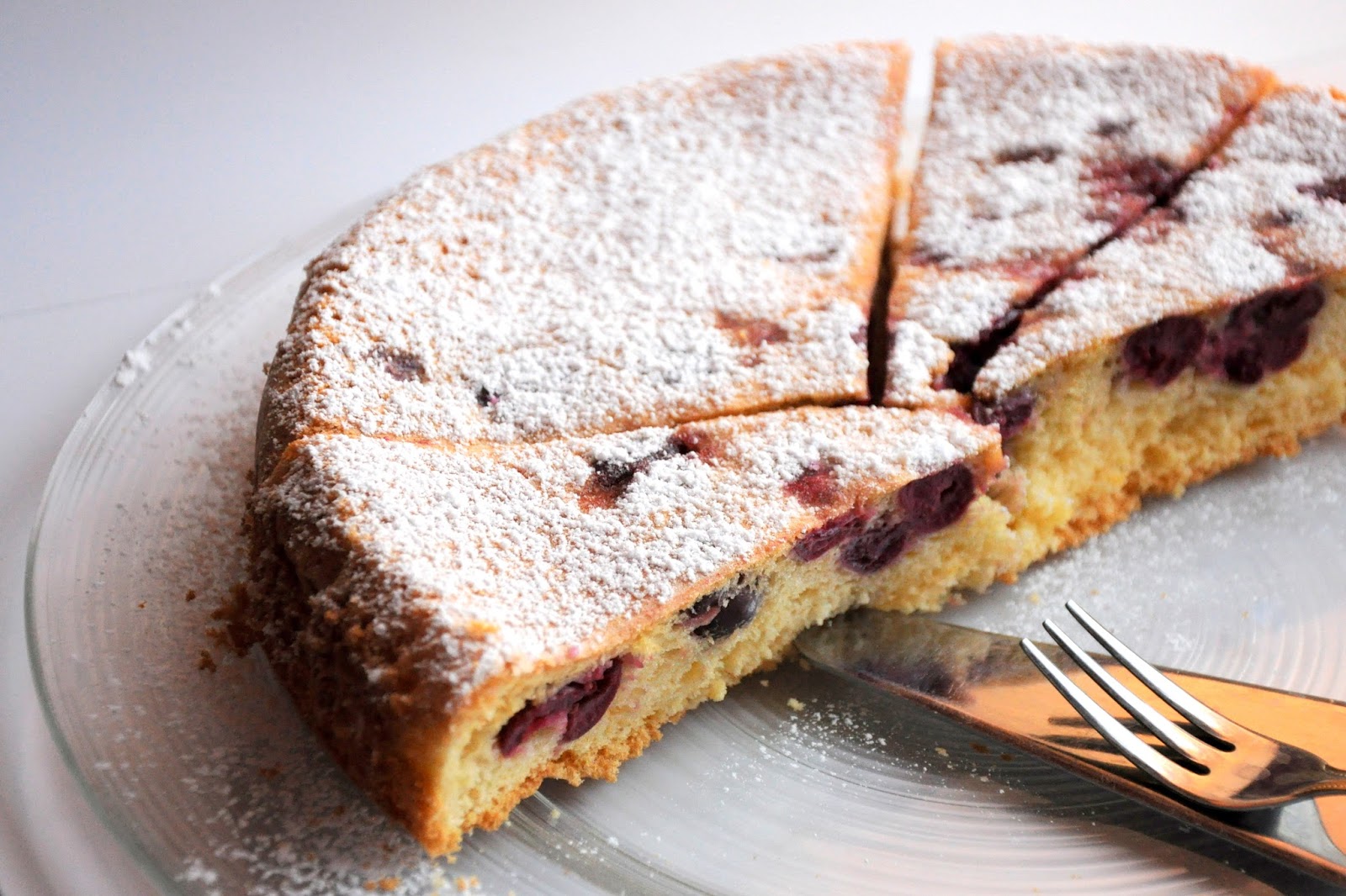 k o n y h a t ú r a: Meggyes piskóta