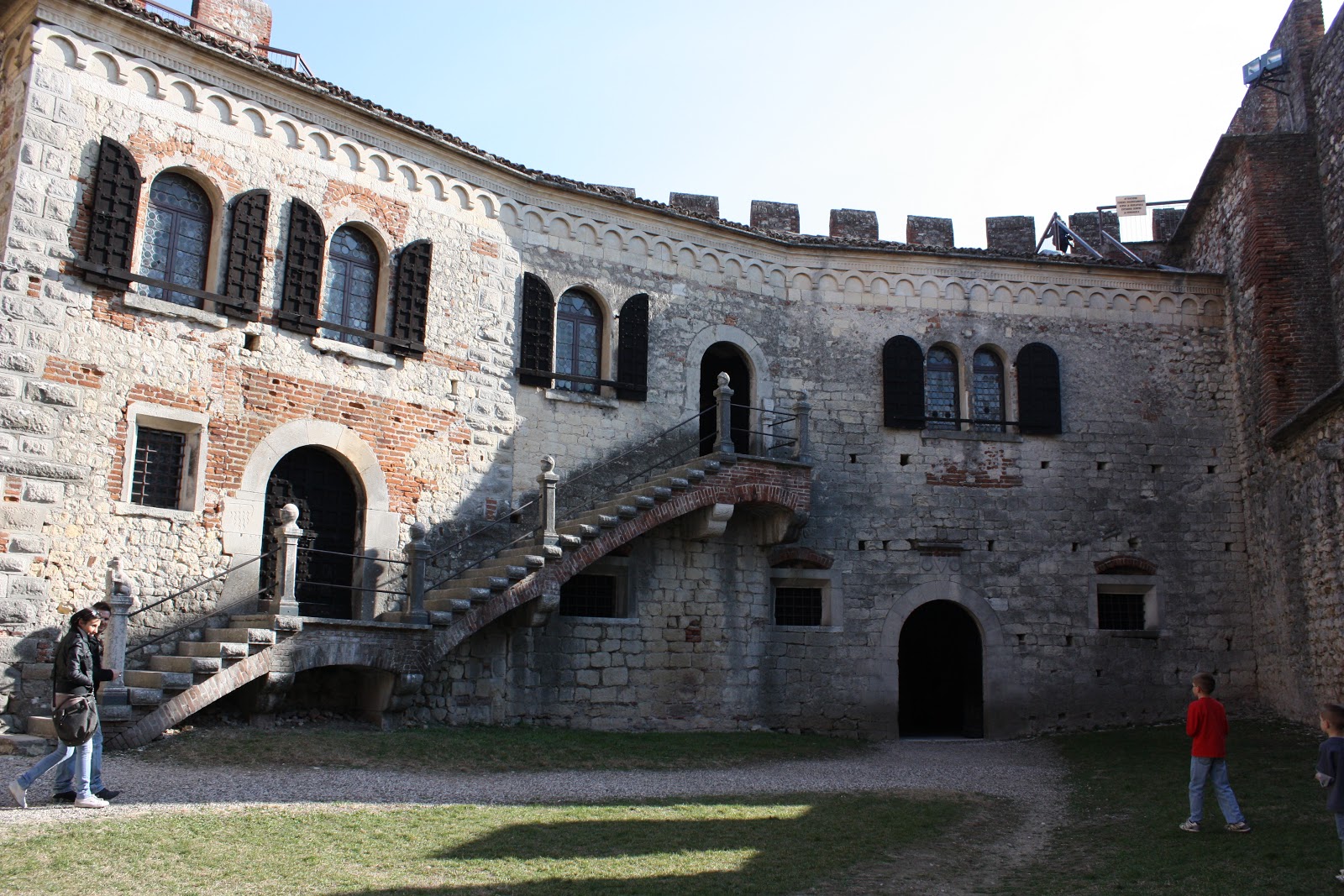 Via Fontanelle: Soave--Italian Castle Virgins No More