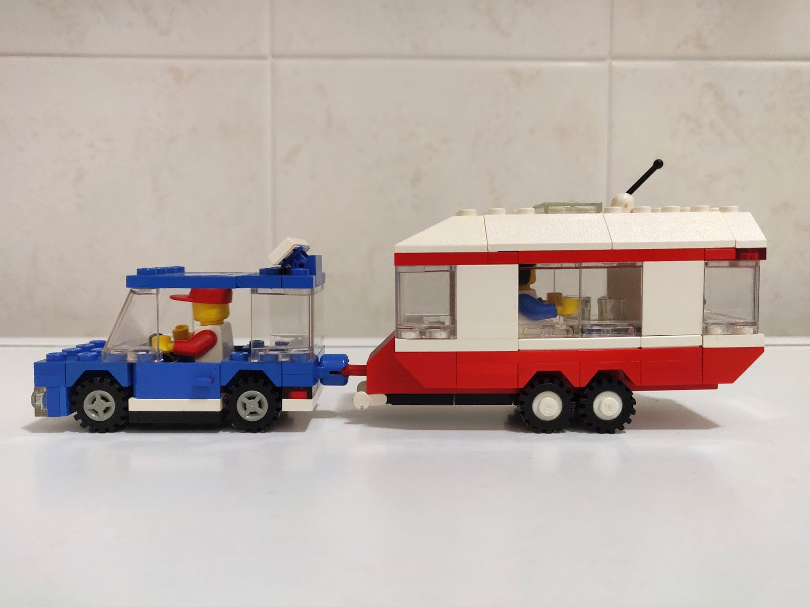 lowcuras: LEGO set 6590 automobile e roulotte - vacation camper