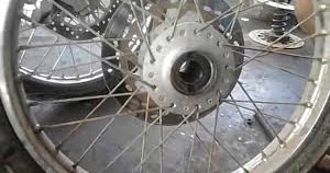 Bengkel Sepeda Motor: Laher Roda Motor Pecah, Bagaimana Cara Membukanya ...