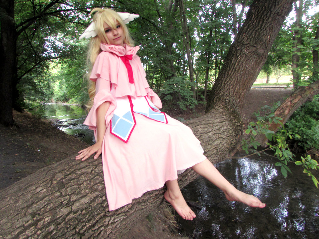 Anime Feet: Cosplay-o-ween: Mavis Vermilion (Fairy Tail)