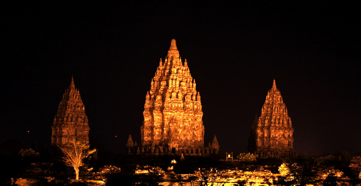 Rizal Christian: Menonton Sendratari Ramayana di Candi Prambanan
