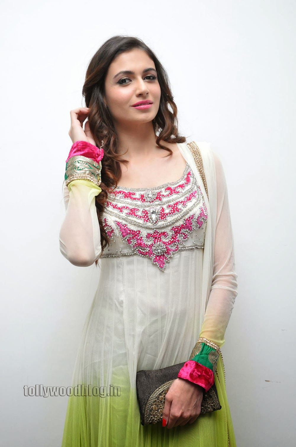 Simran Kour latest Beautiful Photos Gallery