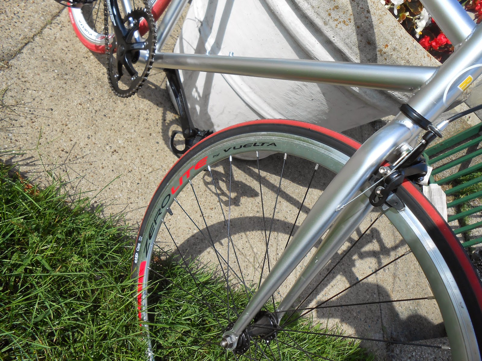 Chicago Bikes: Silver Single Speed/Fixie with Chrome wheels, and Red ...
