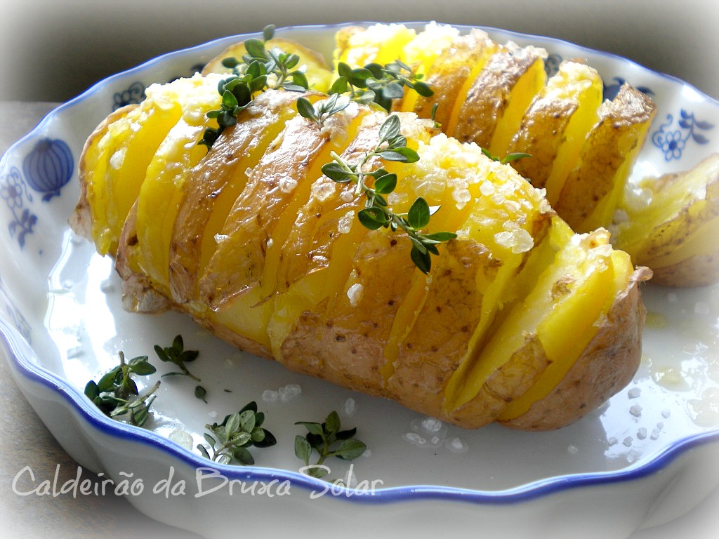 Receitas do Caldeirão : Batata fatiada assada e o preparo para a festa