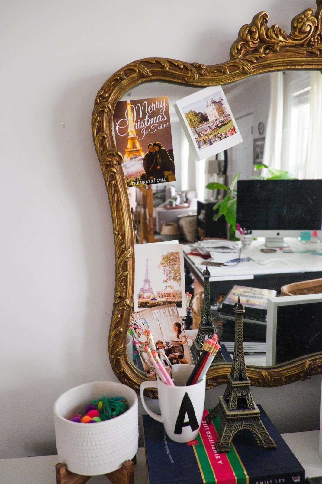 Domestic Fashionista: DIY Photo Board And Simple Photo Display