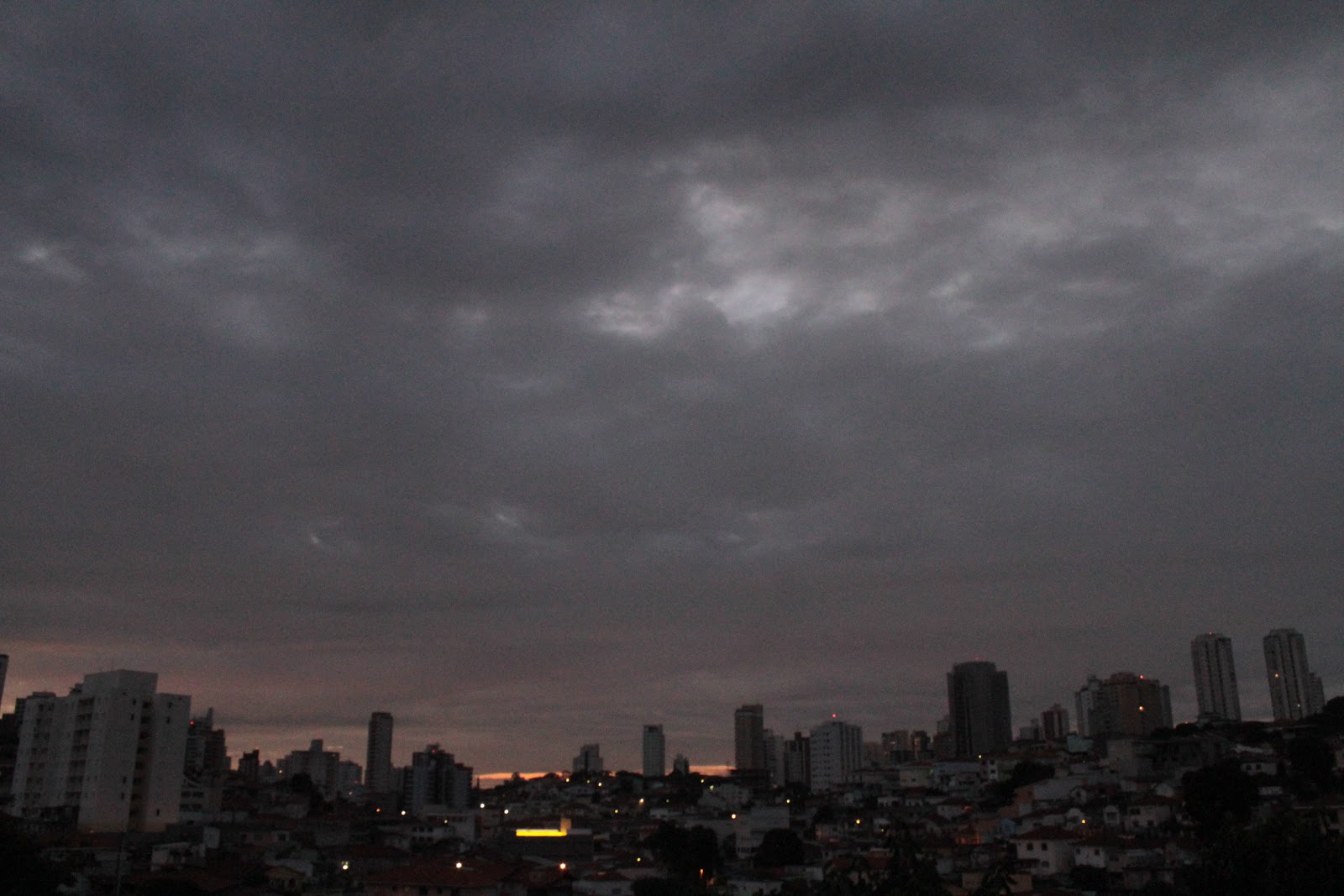 Manhã começa com céu nublado em São Paulo | w8tv