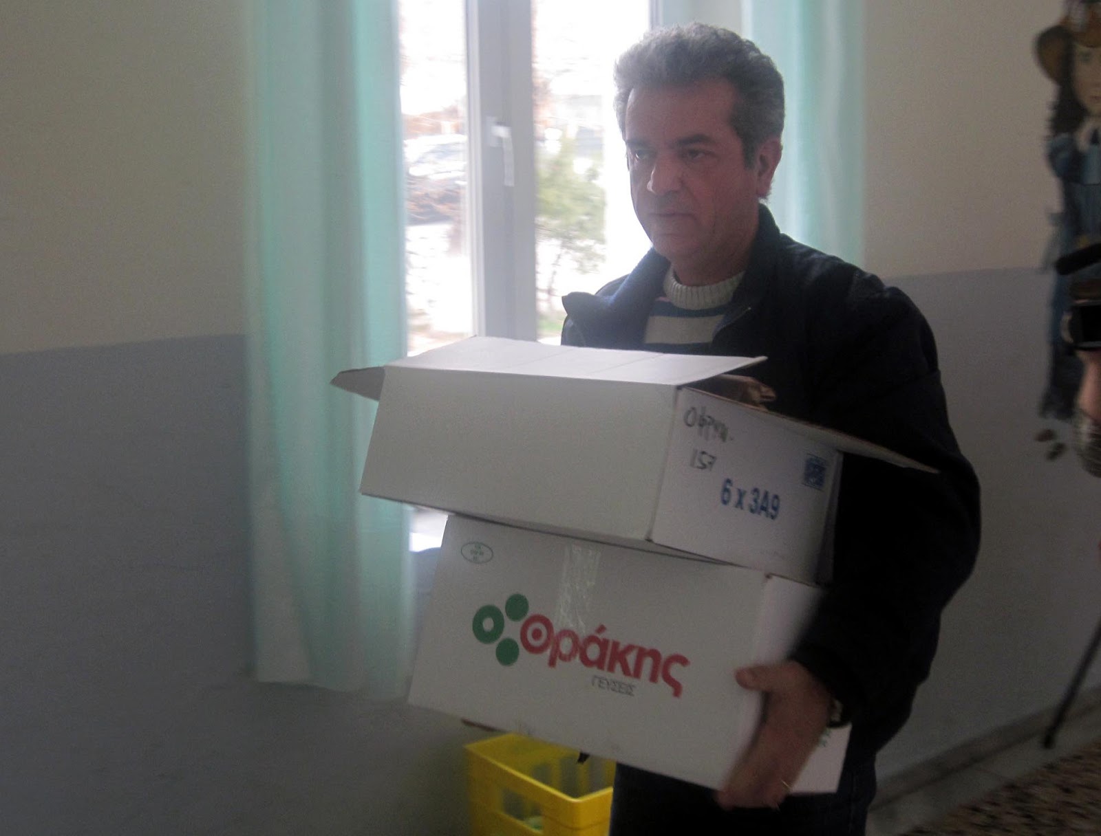 MAKIS LIOLIOS: ΤΟ ΙΔΡΥΜΑ ΣΤΑΥΡΟΥ ΝΙΑΡΧΟΥ ΠΡΟΣΦΕΡΕΙ ΓΕΥΜΑΤΑ ΣΕ ΠΑΙΔΙΑ ...