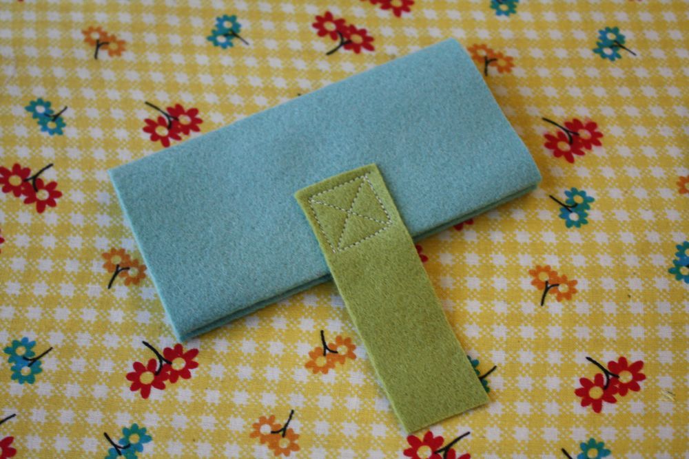 only-the-essentials felt wallet