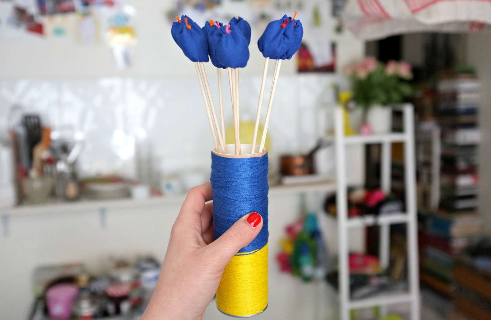 julie ♥ adore: DIY: Tulipes en tissus et leur vase.