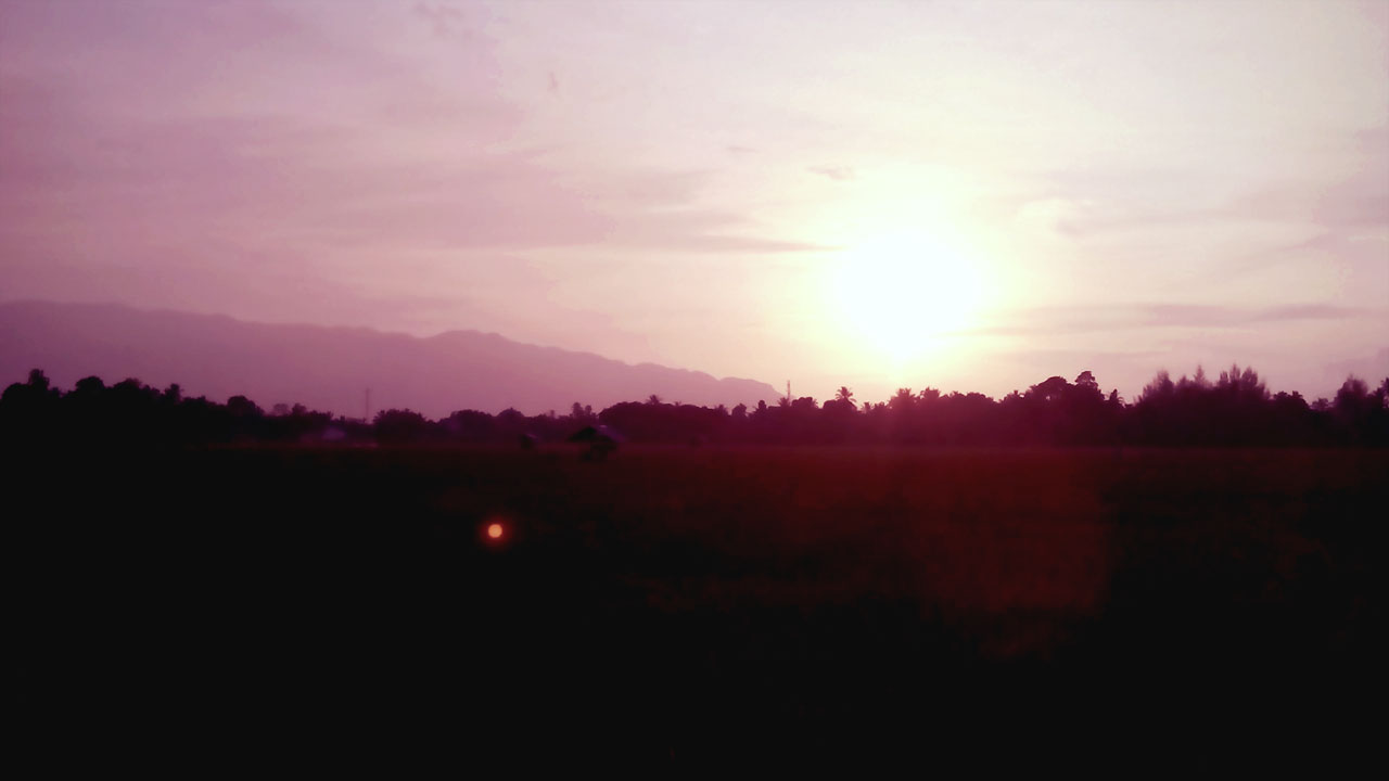 Belajar: Sawah dan bukit barisan di Senja hari