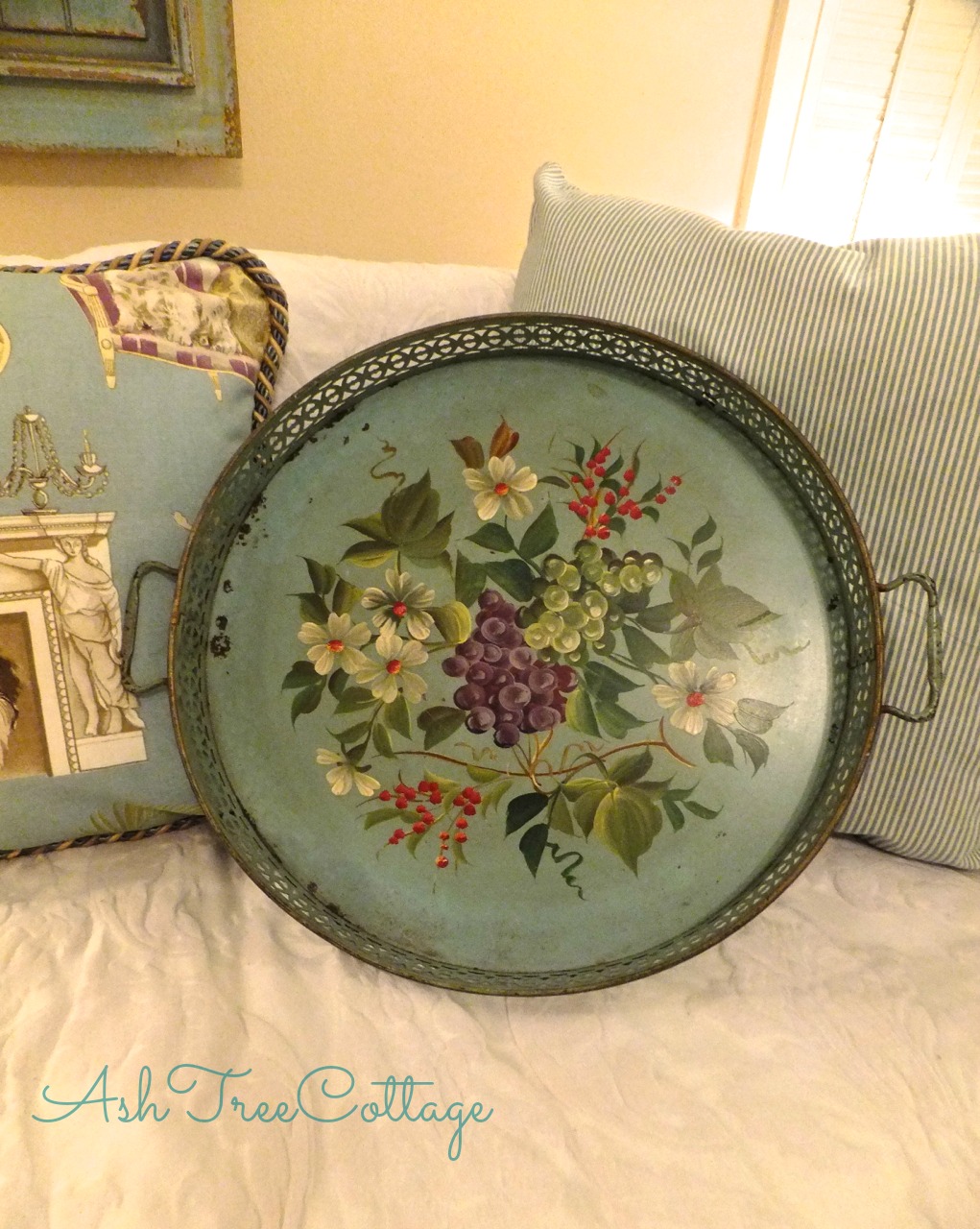 Ash Tree Cottage: The Perfect Vintage Tole Tray