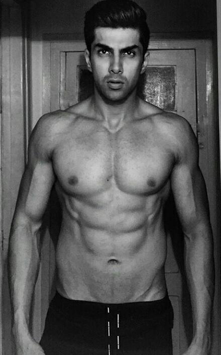 Shirtless Bollywood Men Six Pack Model In Mumbai